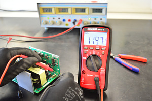 Benning Digital-Multimeter MM2-3 1000V AC/DC 044693 - hiplo24.de